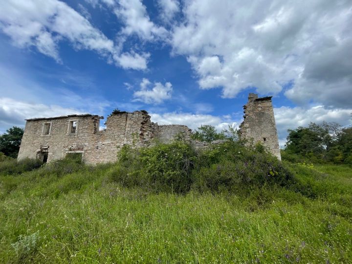 ISTRA, BUJE - Ruina k adaptaci